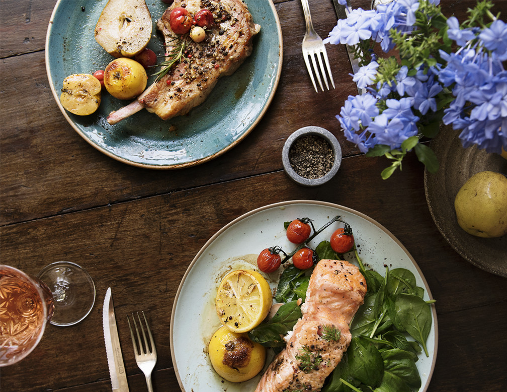 Beachside dining experience with seafood buffet in bespoke 5-star ...